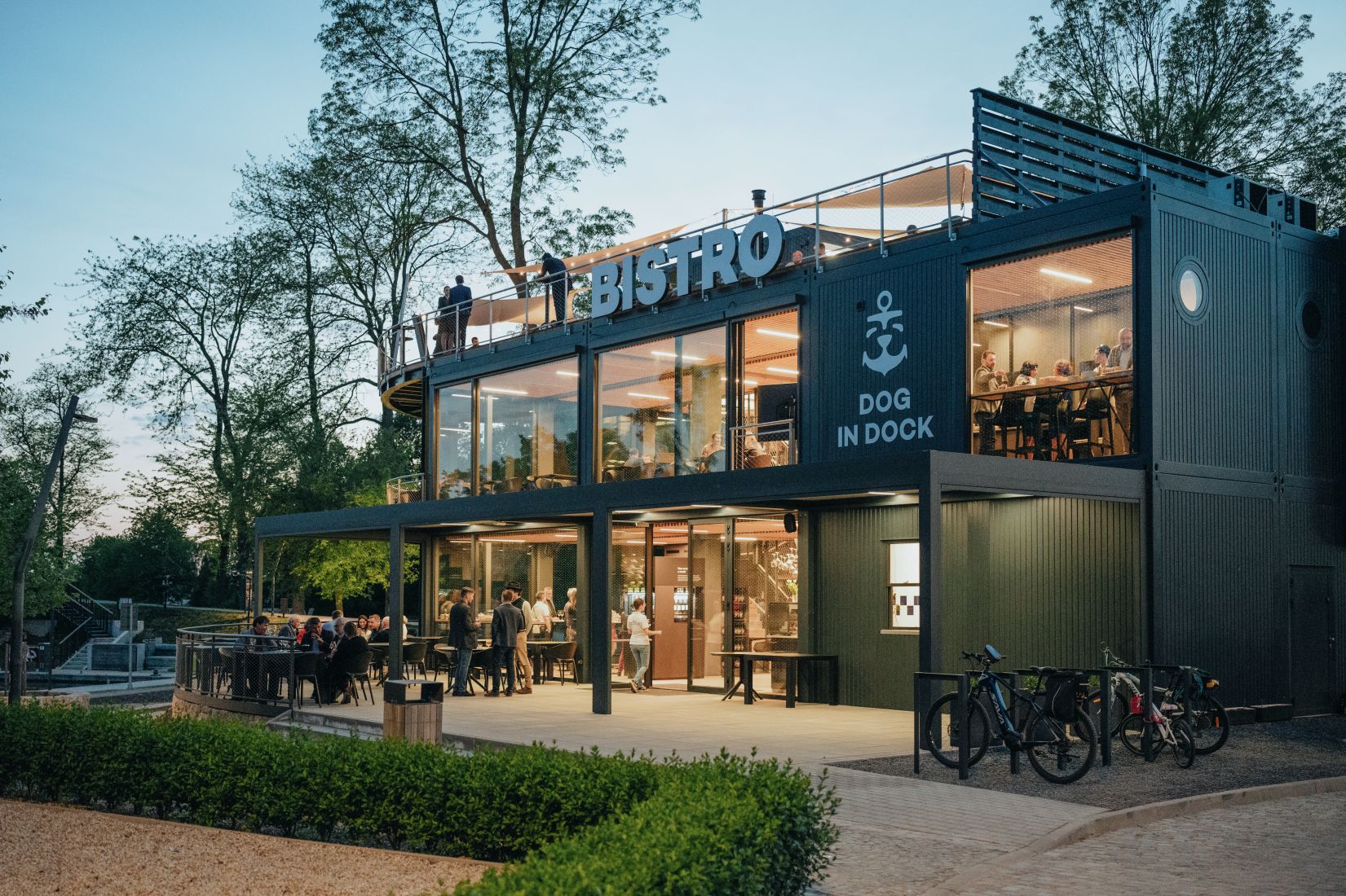 Bistro – DOG IN DOCK